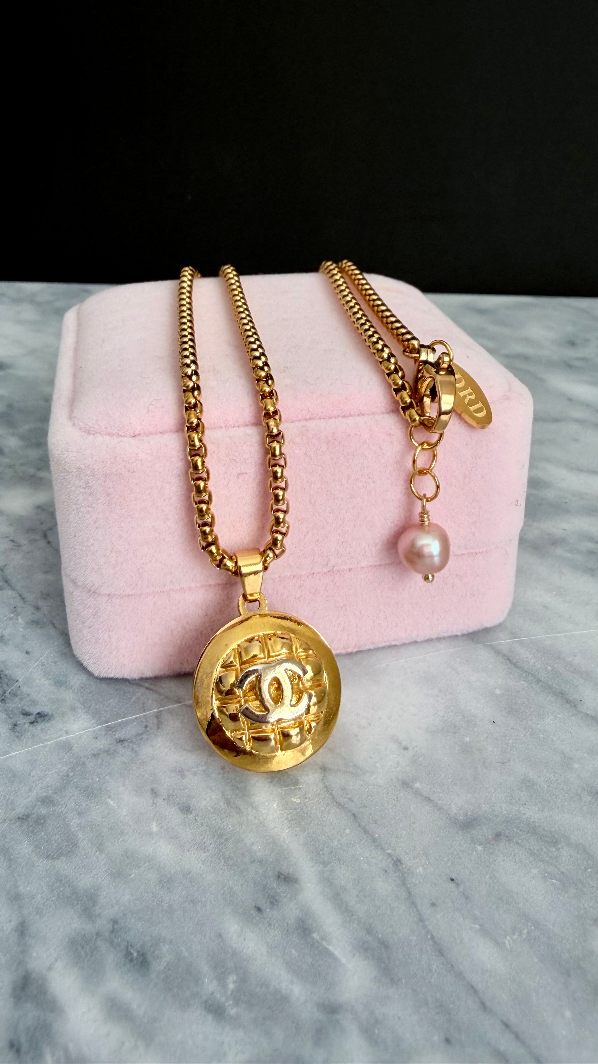 Vintage Authentic reworked button Necklace – DRDtreasures